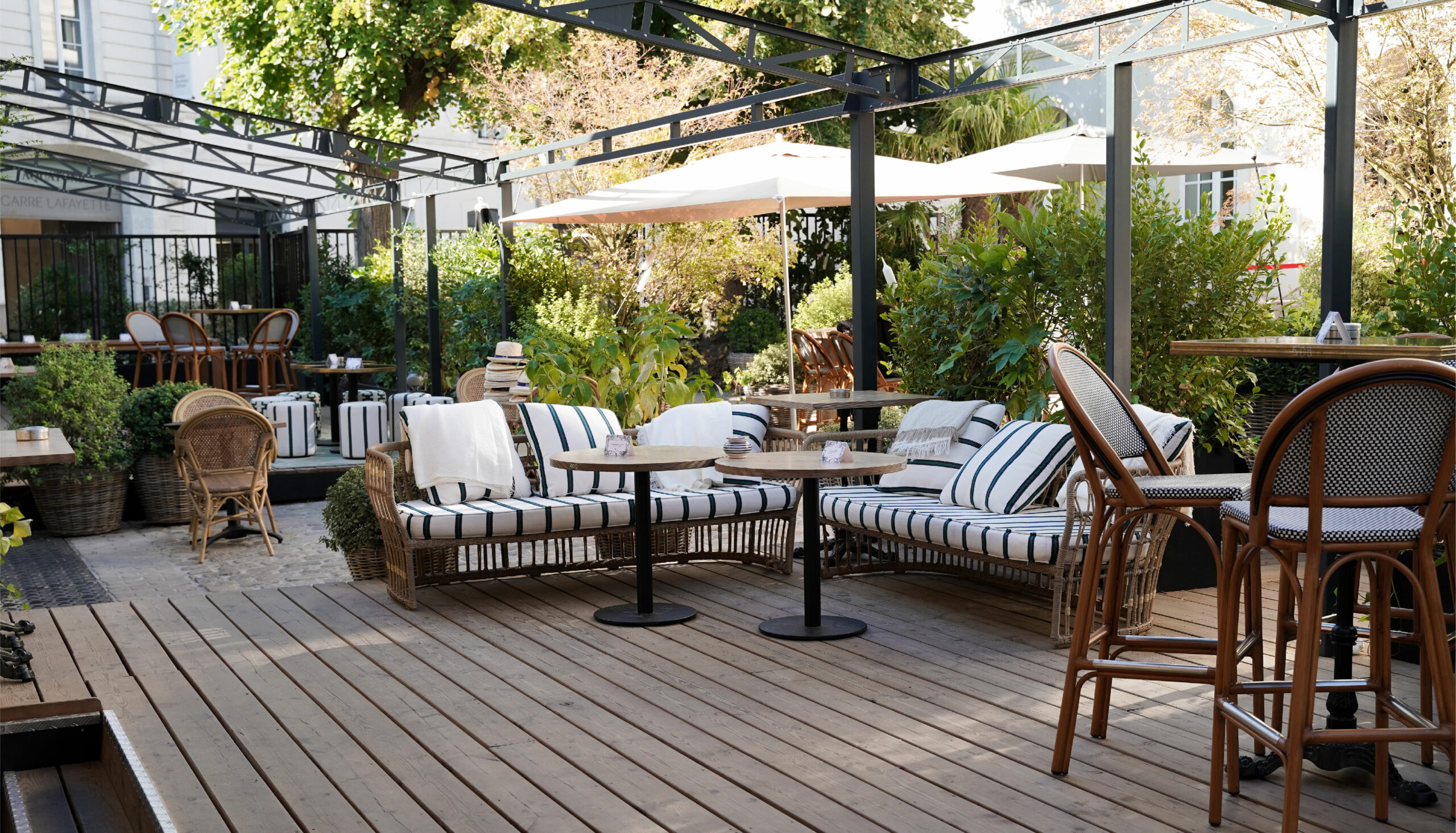 Tables - Evoe Group